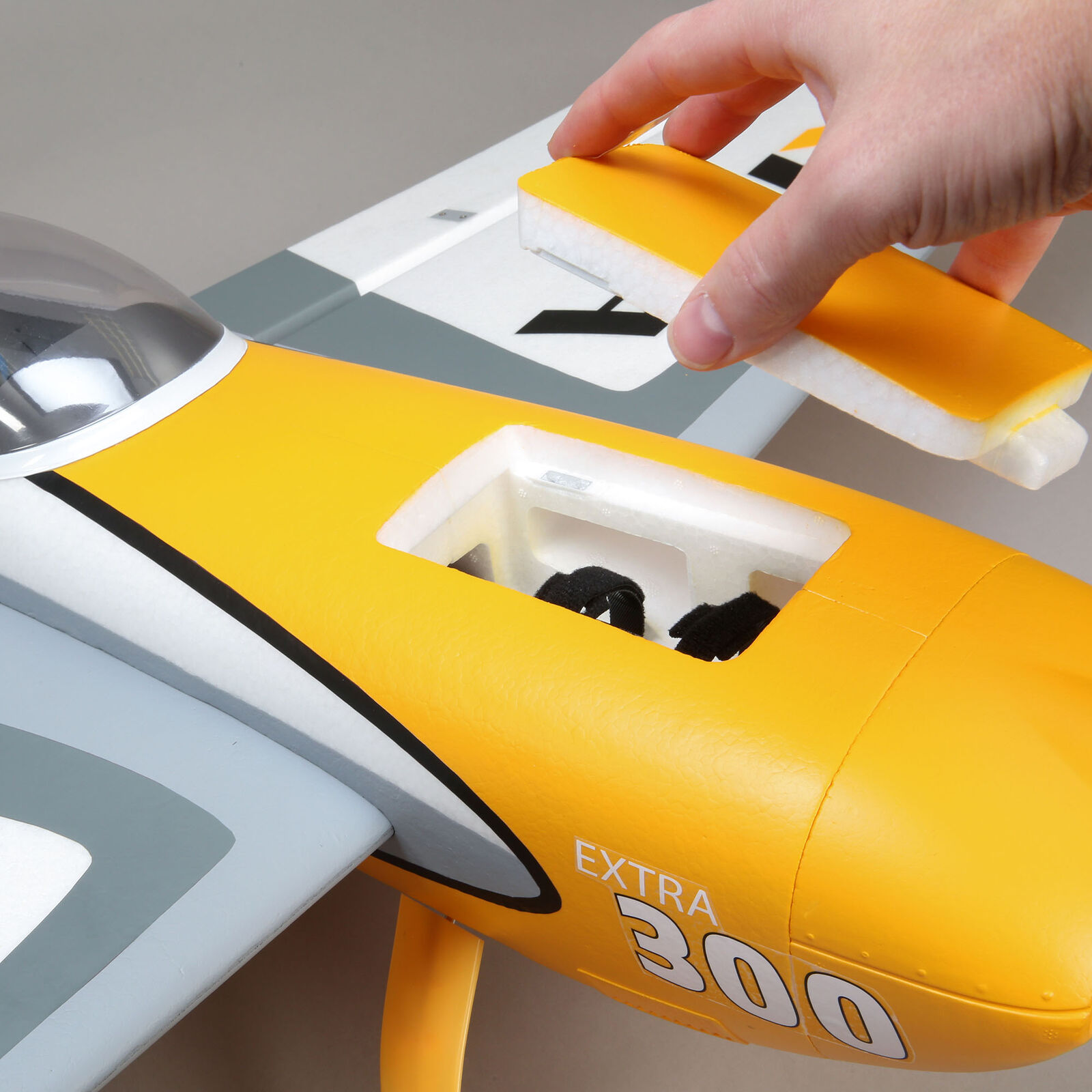 E-flite Extra 300 3D 1.3m BNF Basic with AS3X and SAFE Select | Horizon ...