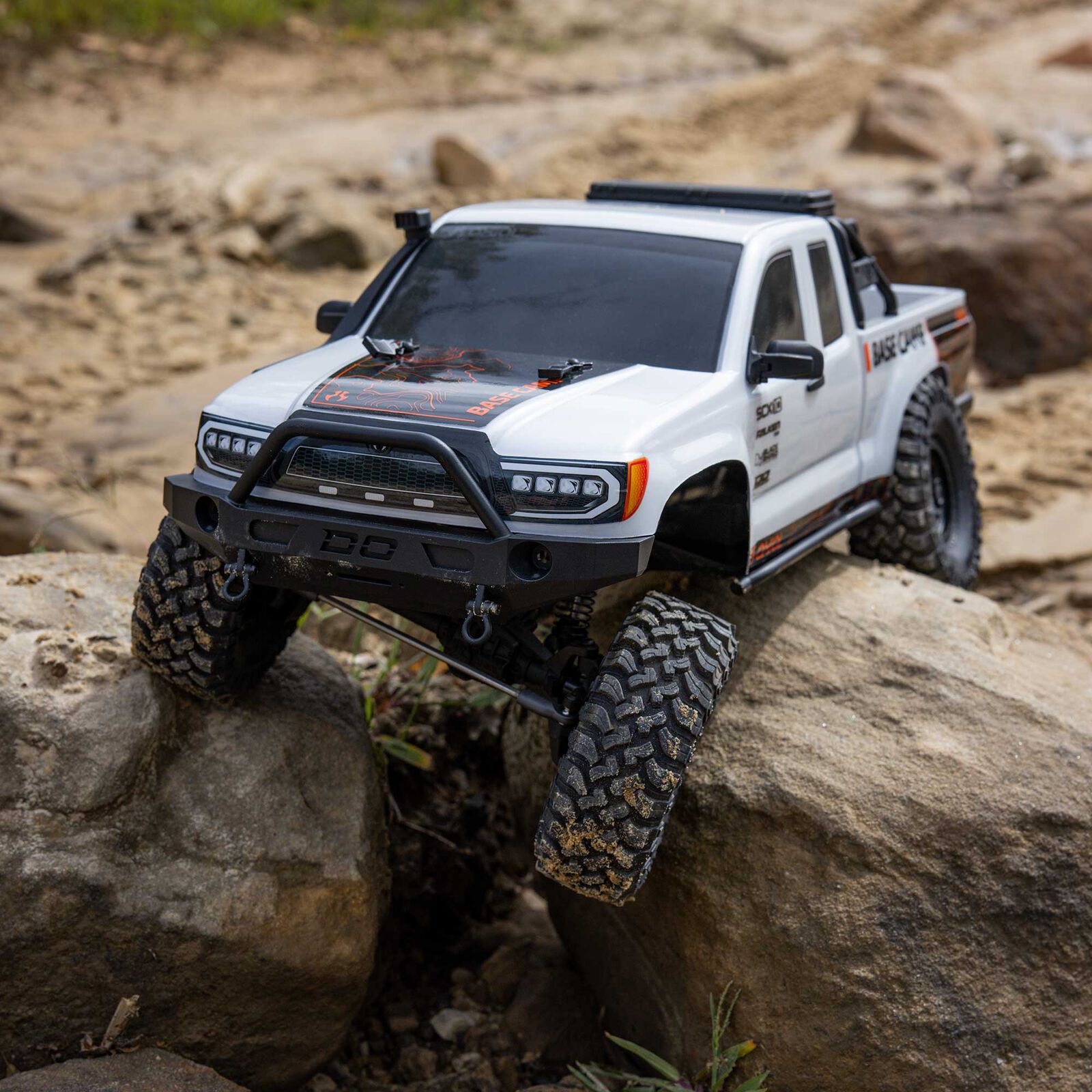 Axial 1/10 SCX10 III Base Camp 4X4 RTR Brushed Rock Crawler, White | Horizon Hobby