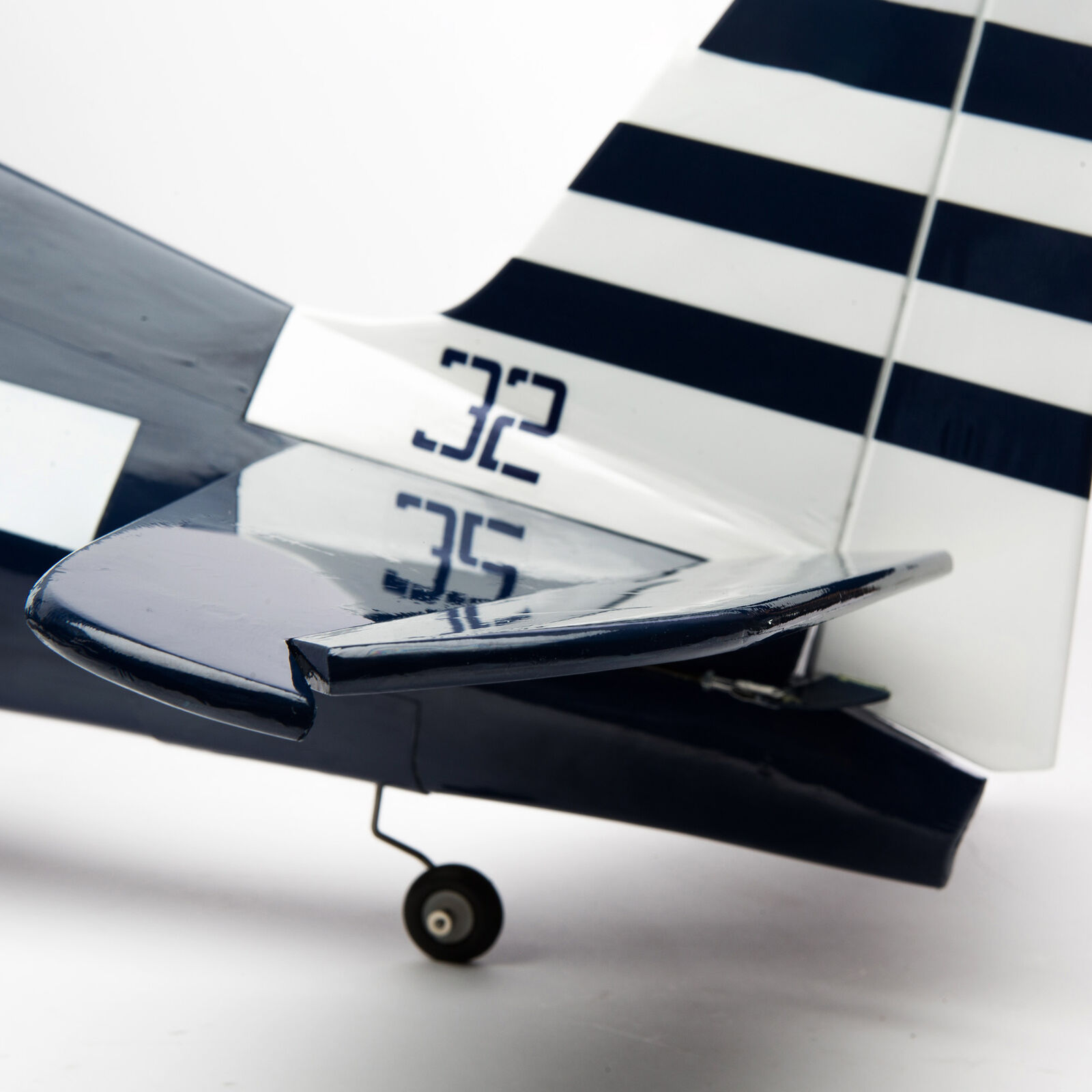 Hangar 9 F6F Hellcat 15cc ARF, 64" | Horizon Hobby