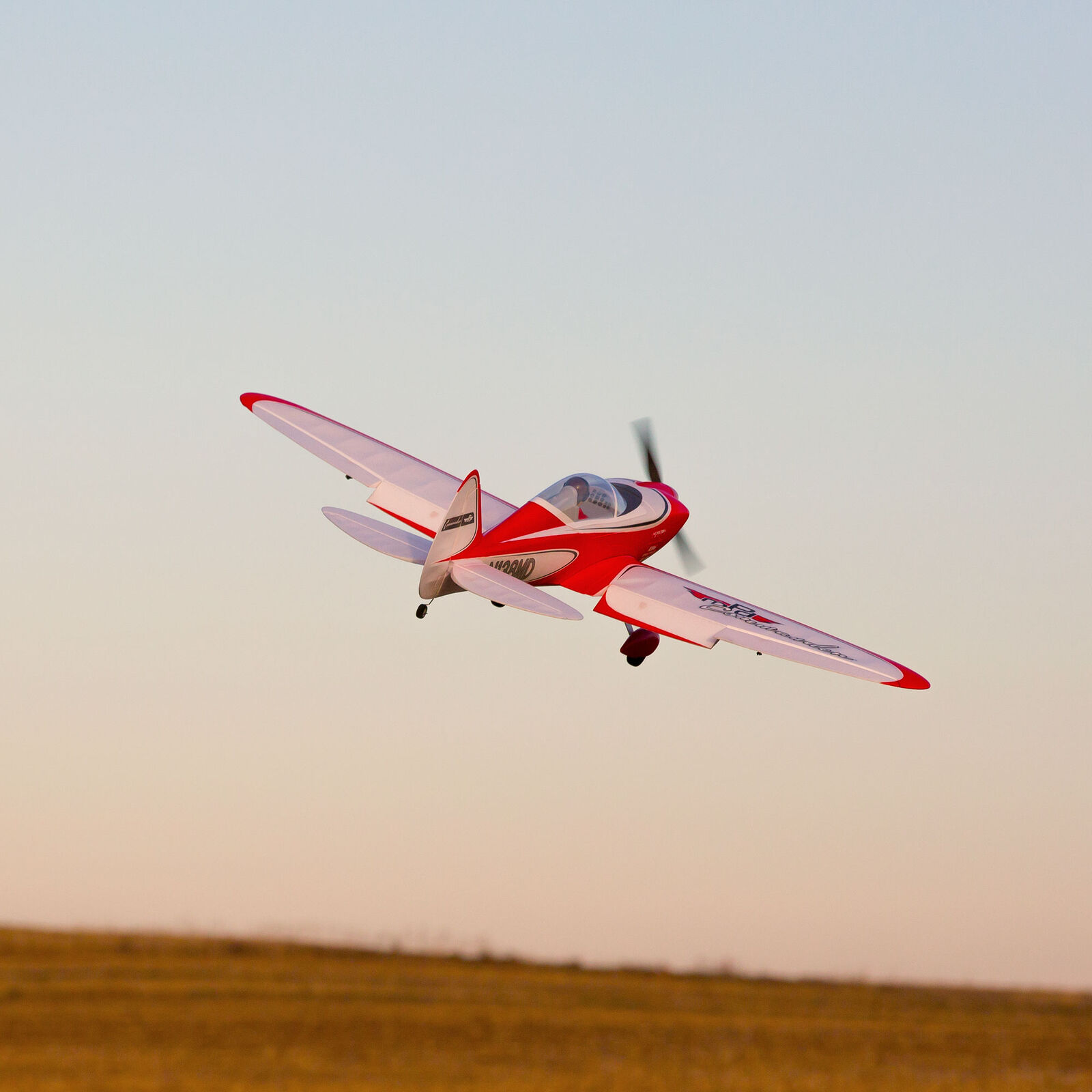 E-flite Commander mPd 1.4m BNF Basic with AS3X and SAFE Select ...