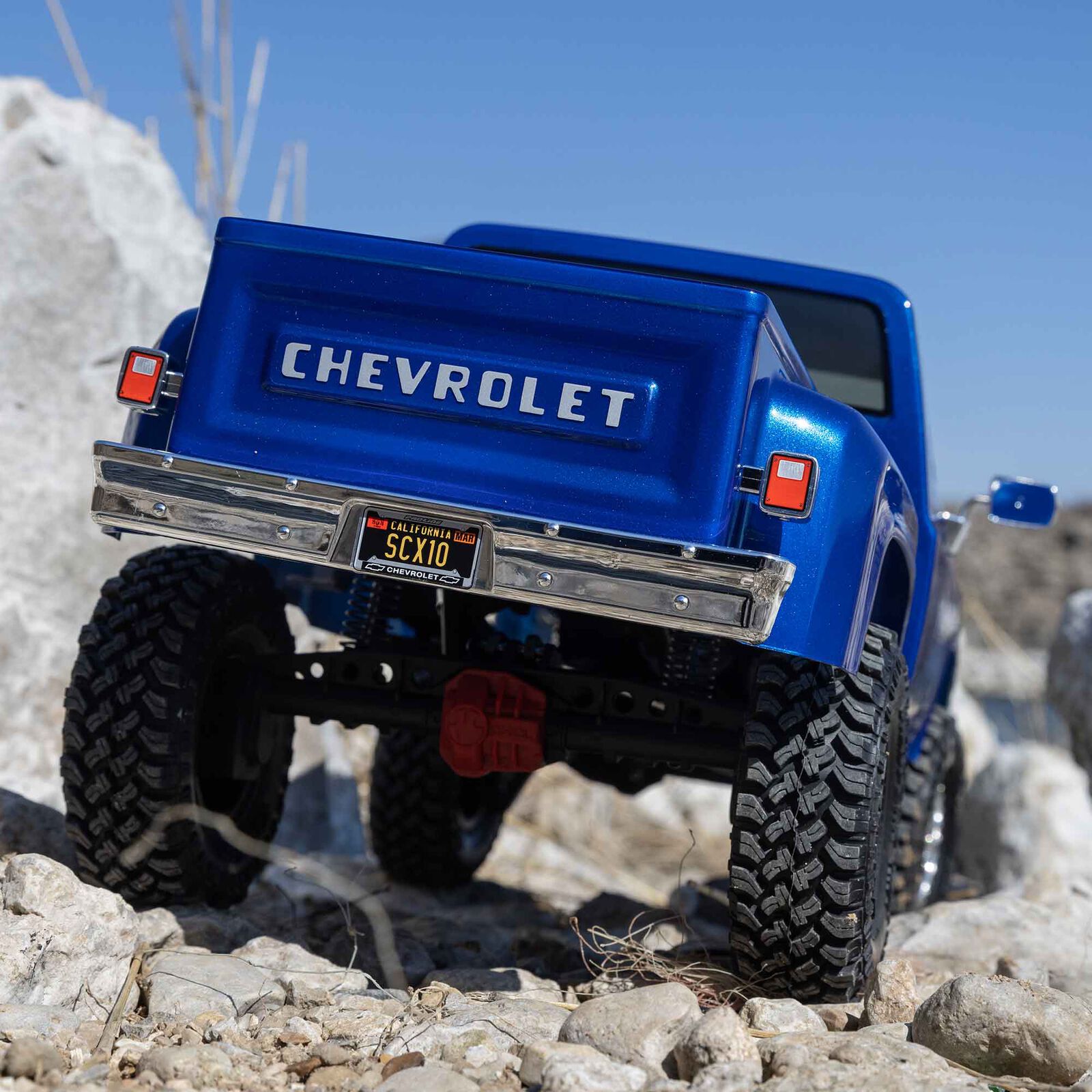 Axial 1/10 SCX10 III Base Camp 1982 Chevrolet K10 4X4 RTR Brushed Rock ...