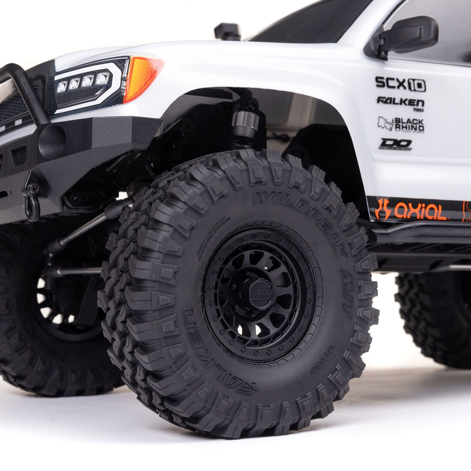 Axial 1/10 SCX10 III Base Camp 4X4 RTR Brushed Rock Crawler, White | Horizon Hobby