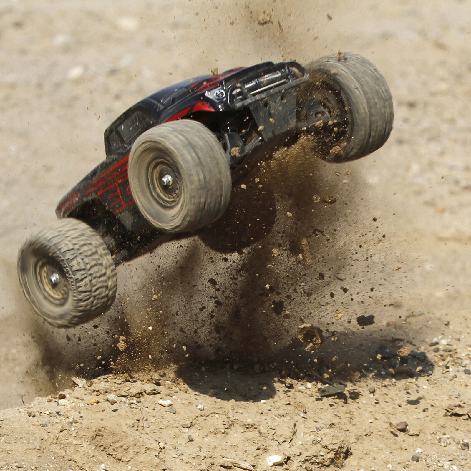 ECX 1/18 Ruckus 4WD Monster Truck RTR | Horizon Hobby