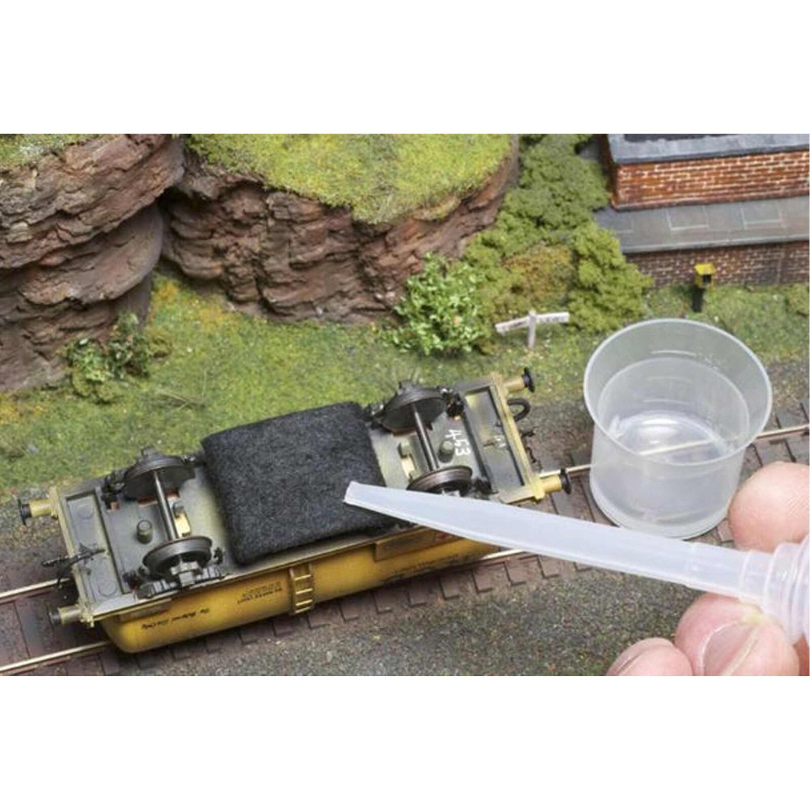 Deluxe Materials Track Magic, Track Cleaner | Horizon Hobby