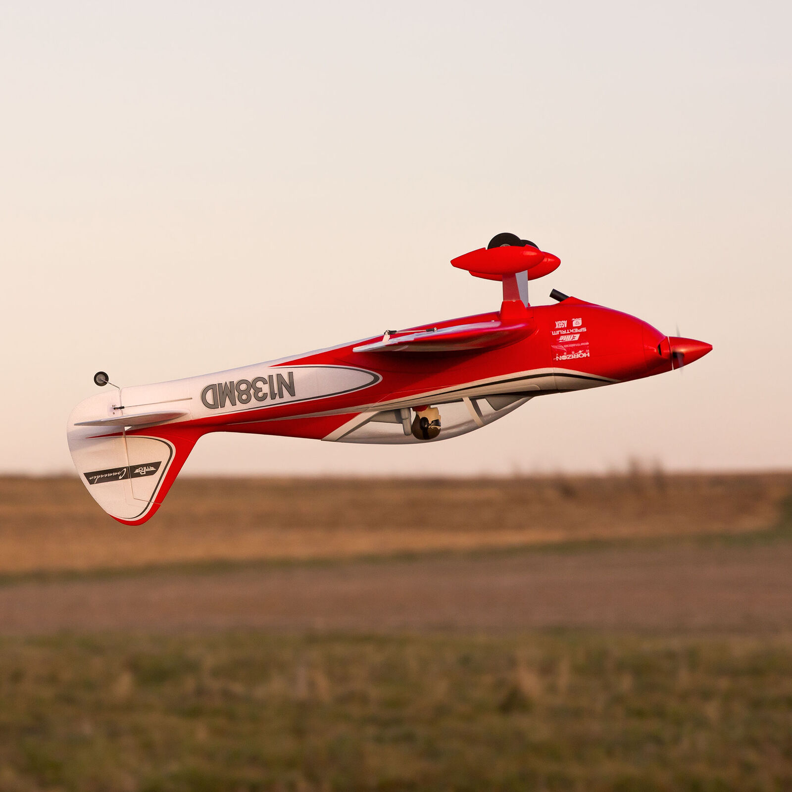 E-flite Commander mPd 1.4m BNF Basic with AS3X and SAFE Select ...