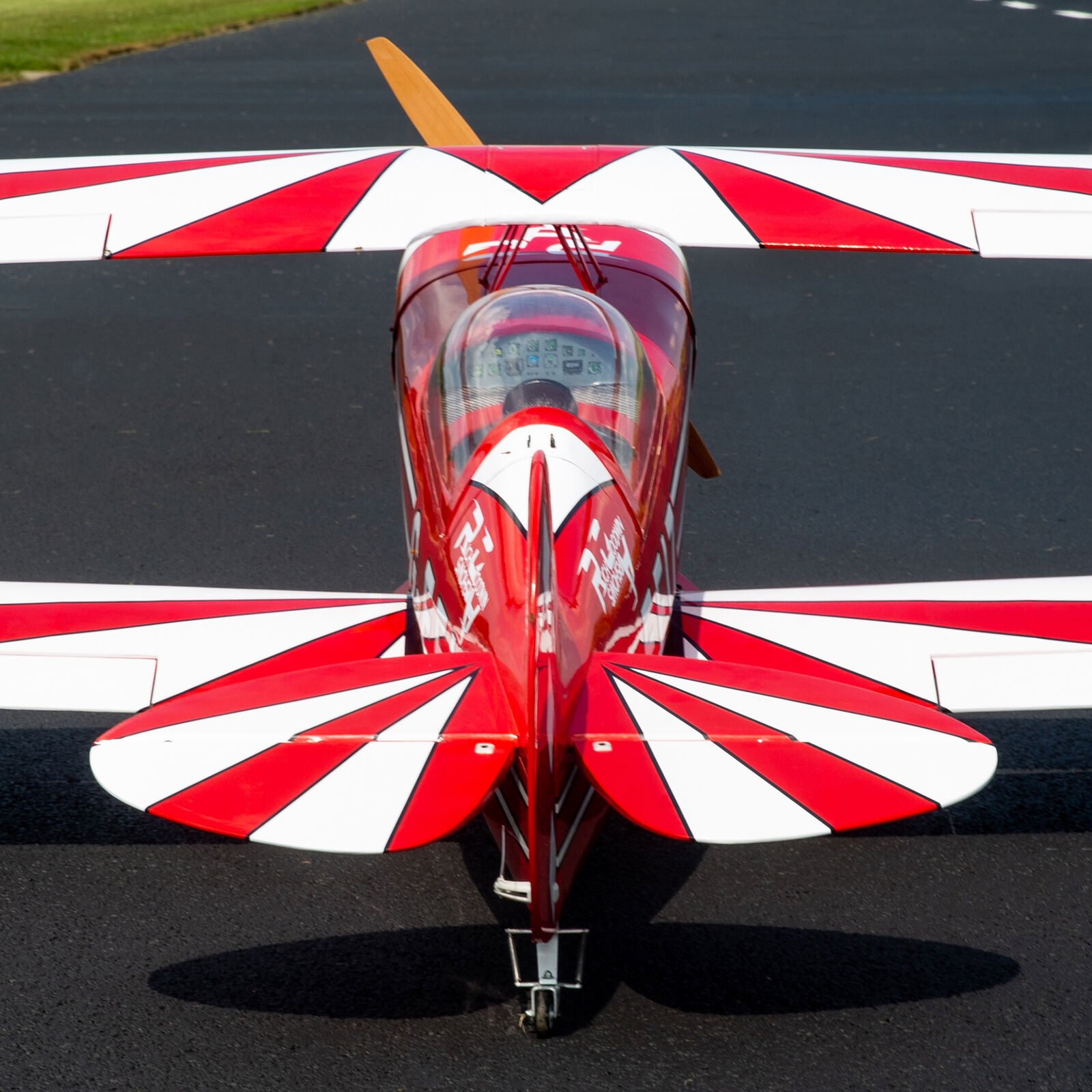 Hangar 9 Pitts S-2B 50-60cc, 71.6" | Horizon Hobby