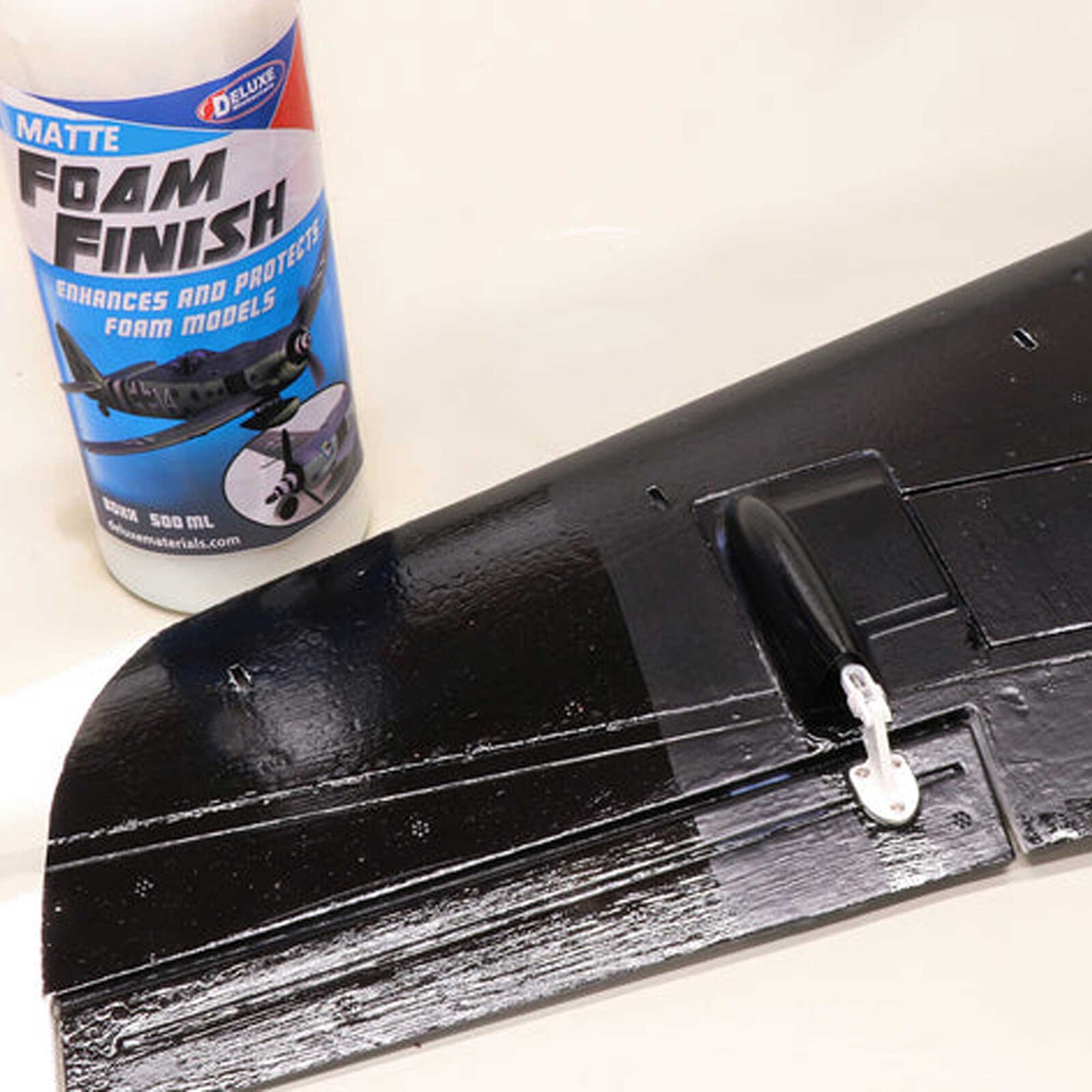 Deluxe Materials Foam Finish Matte | Horizon Hobby